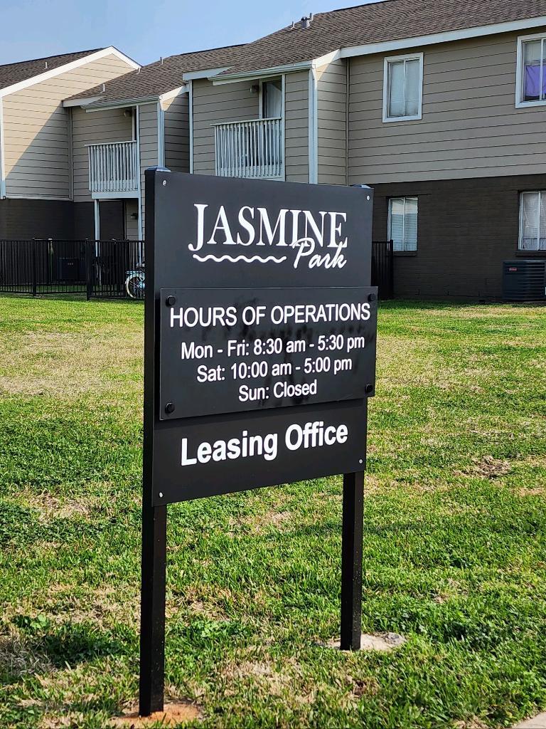 Custom Signs Houston Midwest | Banners, Vehicle Wraps & Business ...