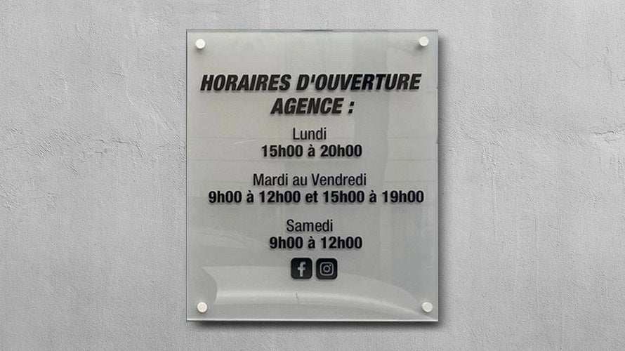 Plaque professionnelle plexiglass decoupe lettrages vinyle