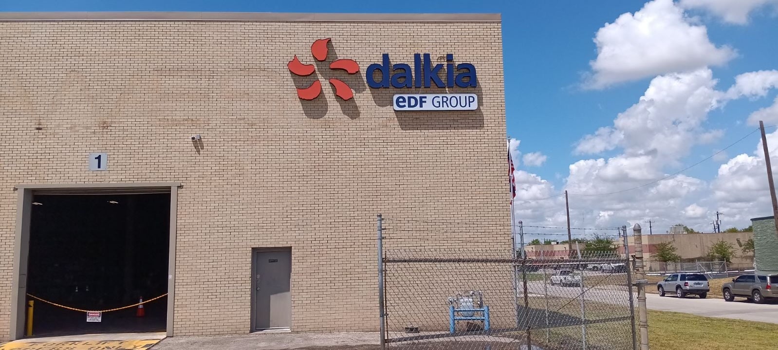 Channel Letters vs. Cabinet Signs: Which Is Right for Your Business?