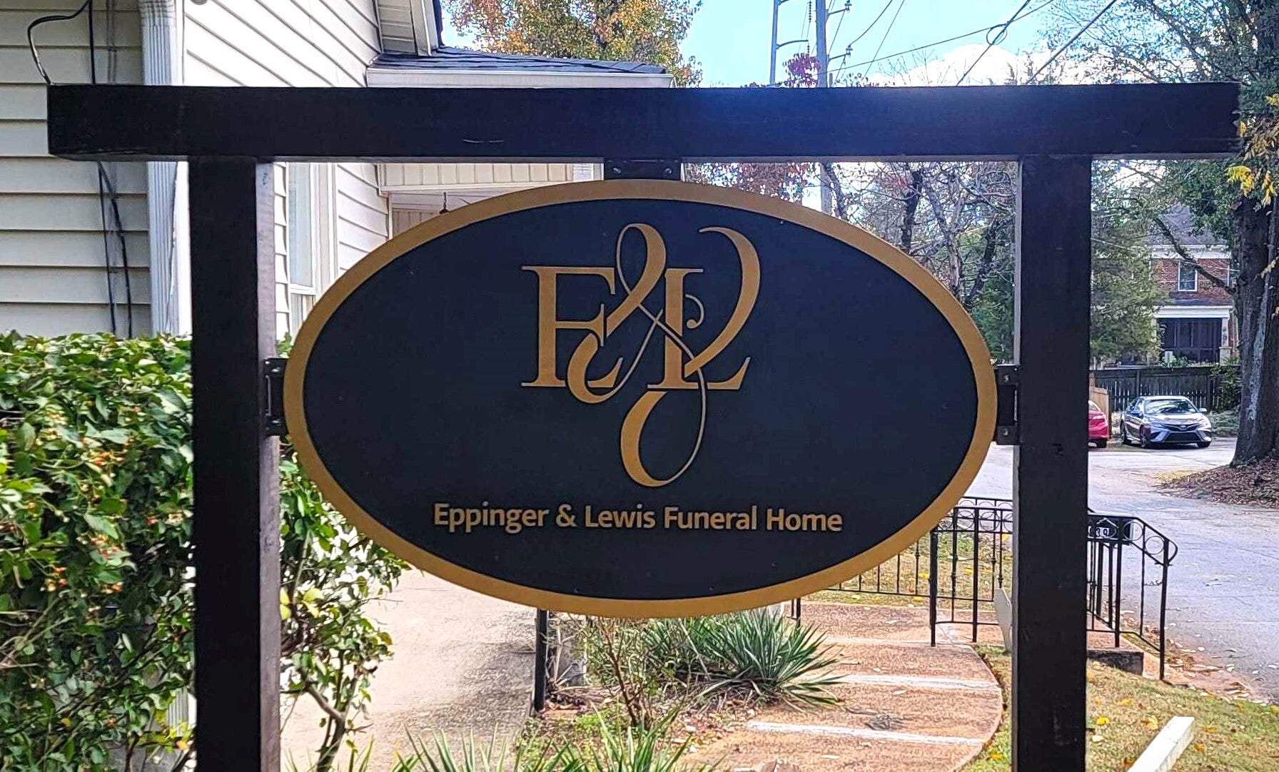 Post and Panel Signs to Guide Customers