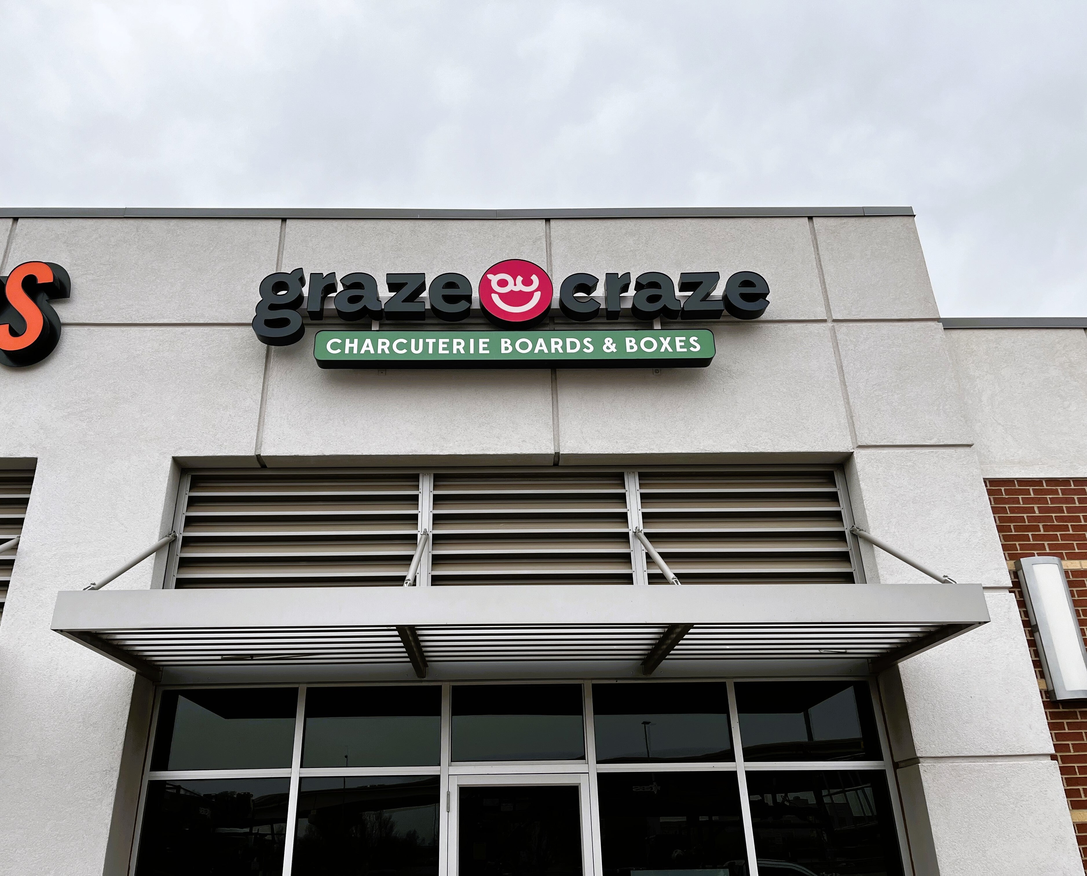 Channel Letters vs. Cabinet Signs: Which Is Right for Your Business?