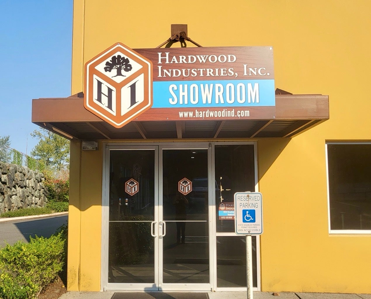 Bold Custom Signage Brands Storefront - Hardwood Industries, Kent, WA