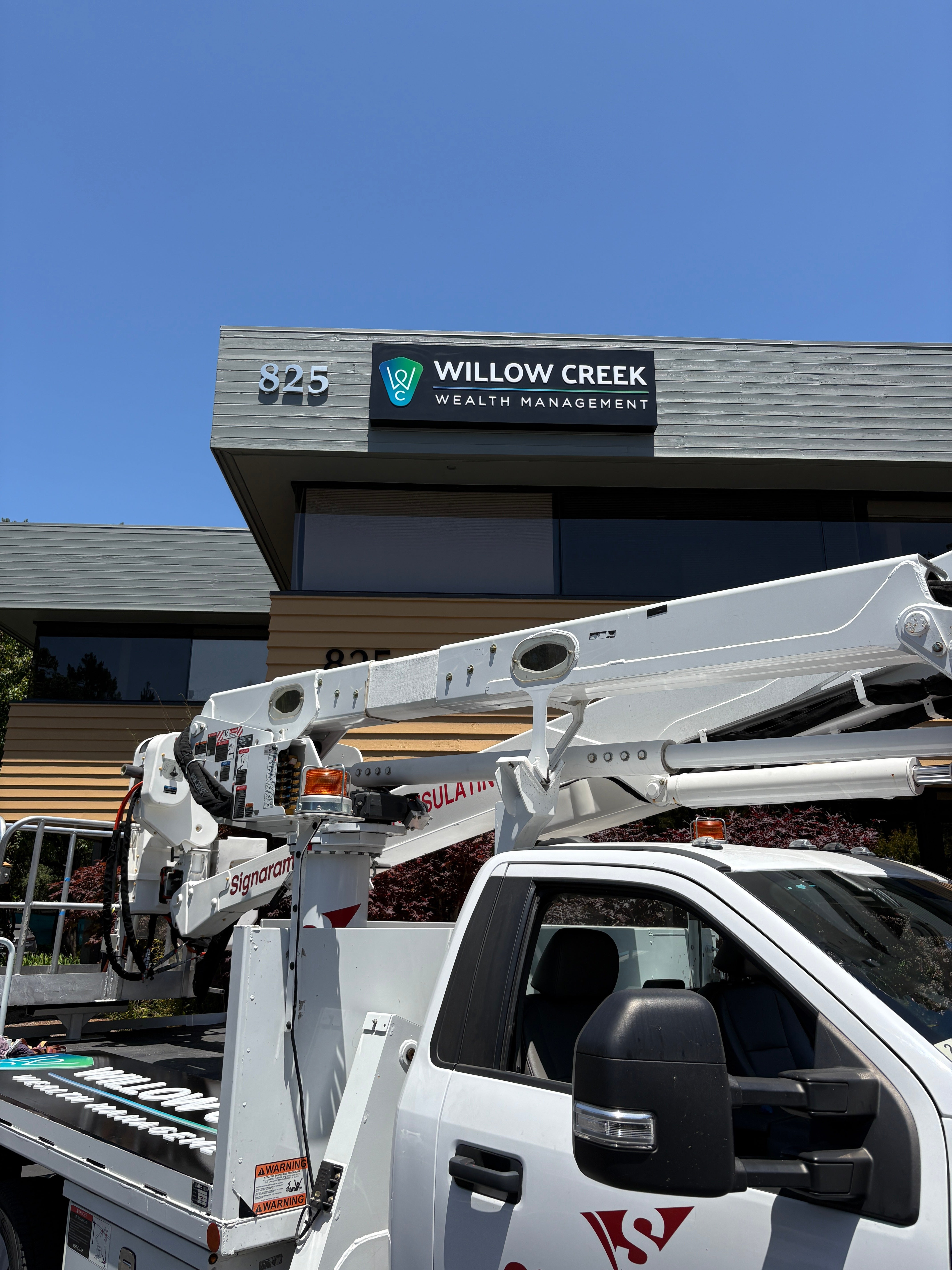 Aerial Sign Installations in Santa Rosa, CA
