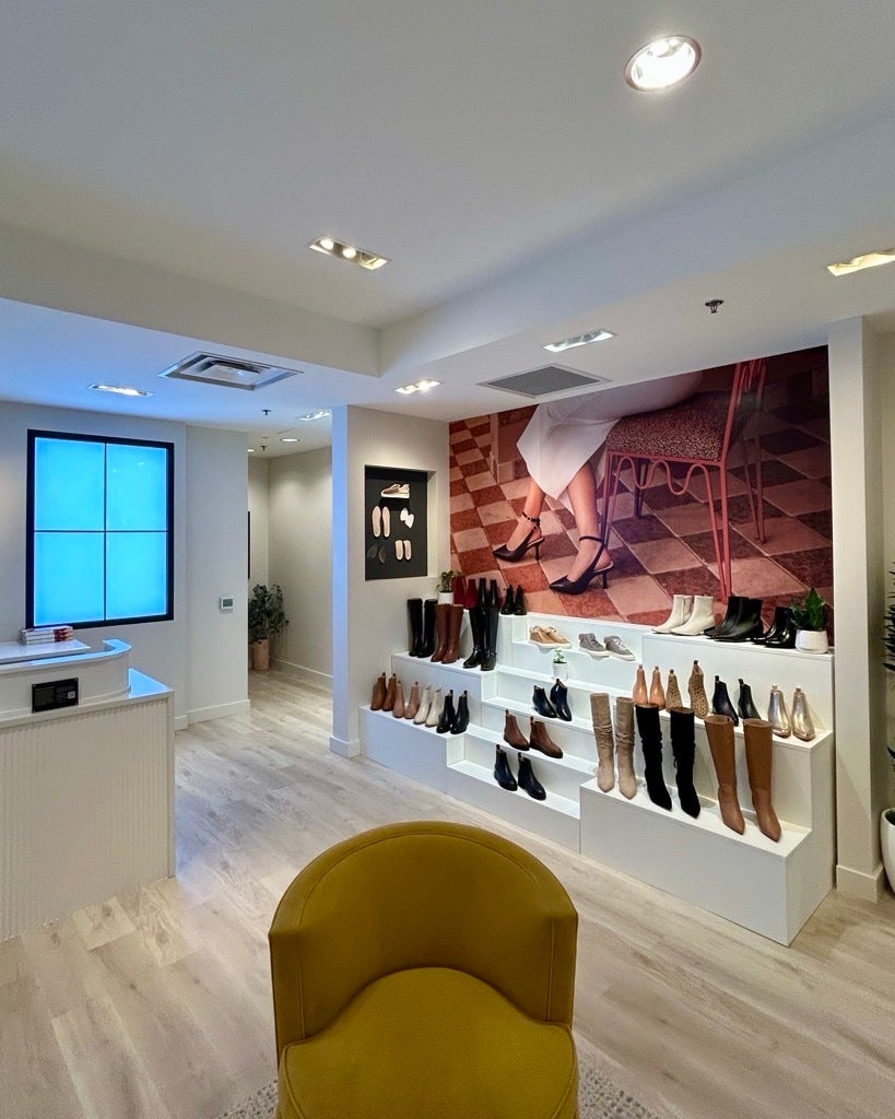 How Wall Graphics Influence Customer Buying Behavior - Frankie4, Bellevue, WA