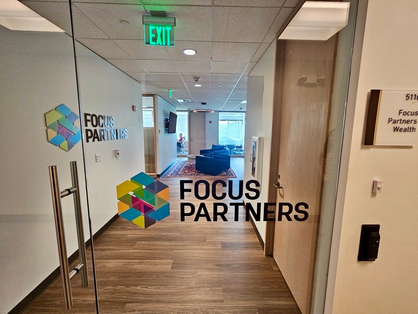 Modern, Bright and On-Brand Signage for Corporate Lobby - Focus ...
