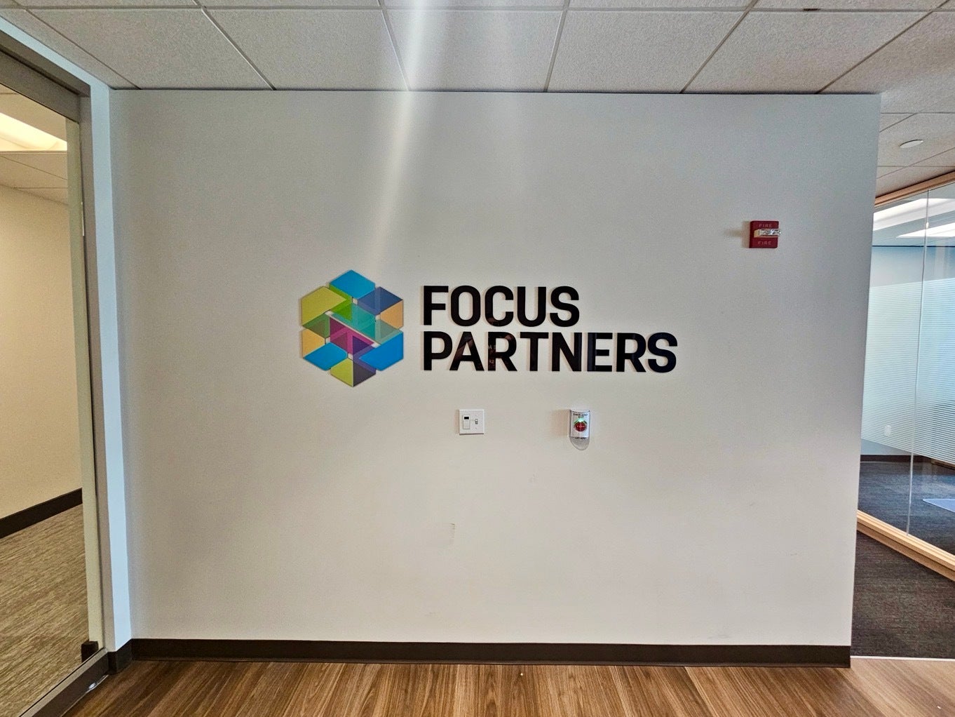 Modern, Bright and On-Brand Signage for Corporate Lobby - Focus ...