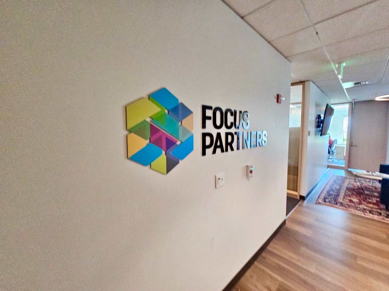 Modern, Bright and On-Brand Signage for Corporate Lobby - Focus ...