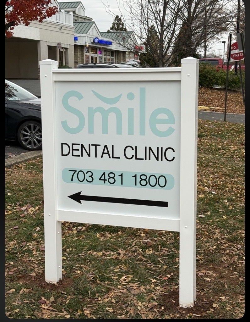 New Post & Panel Sign Installed for Smile Dental in Historic Herndon