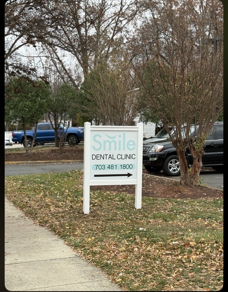 New Post & Panel Sign Installed for Smile Dental in Historic Herndon