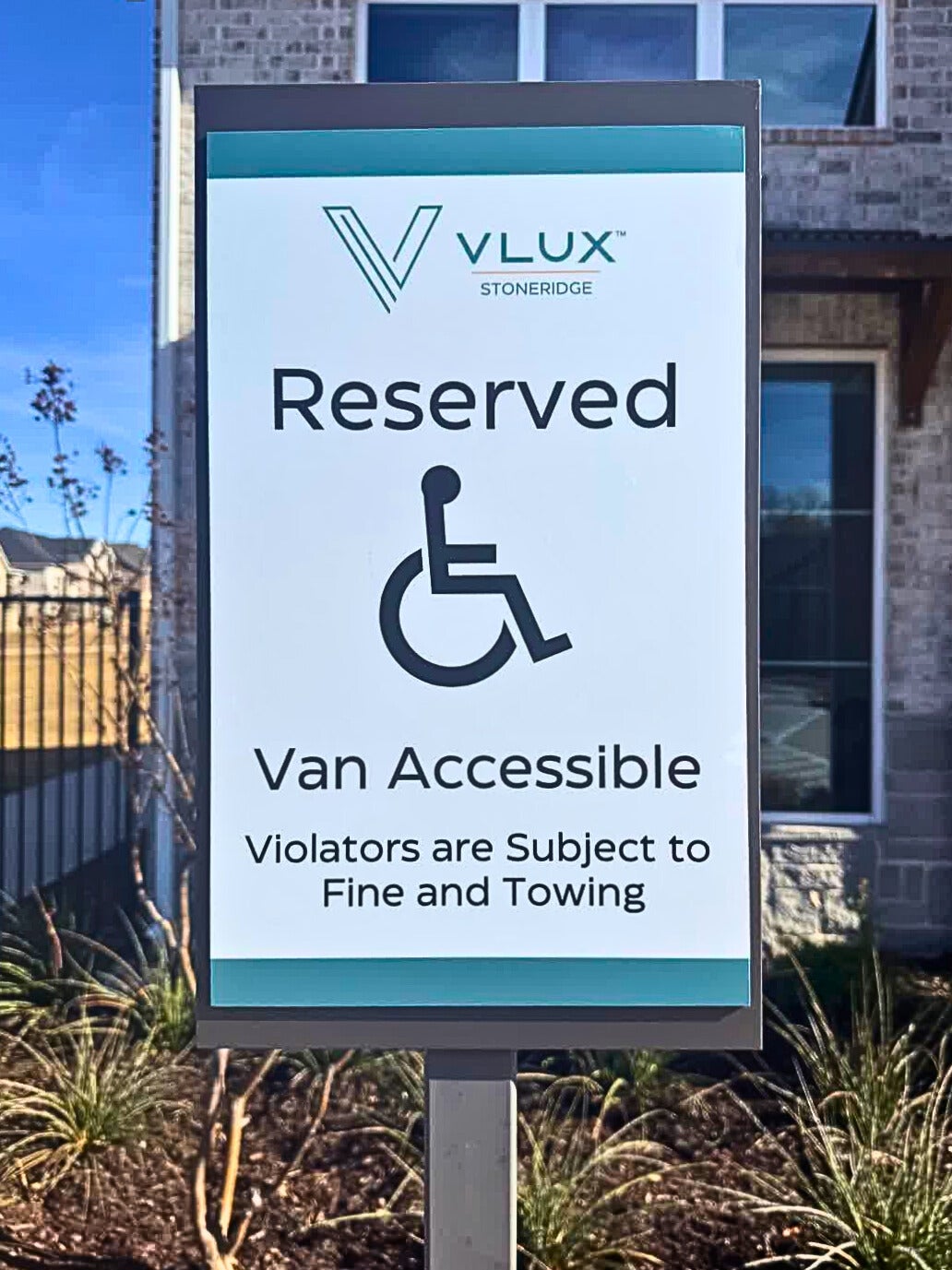 Why ACM Signs Are the Best Choice for Your Business Parking Lot