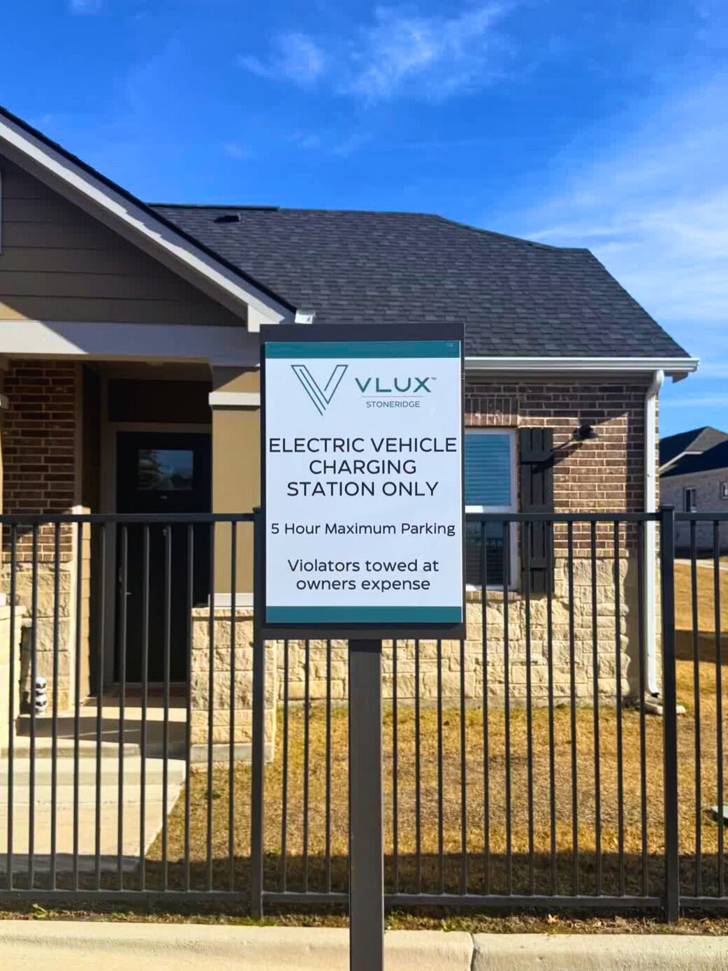 Why ACM Signs Are the Best Choice for Your Business Parking Lot