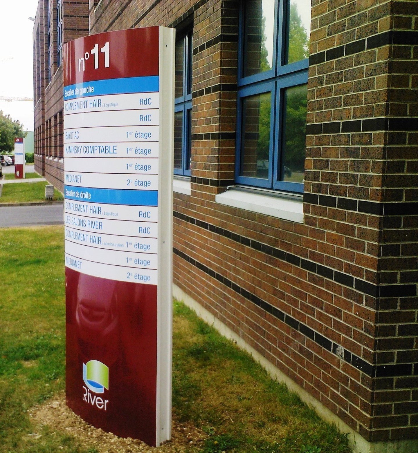 Totem Magasin & Panneau D'Affichage | Signarama