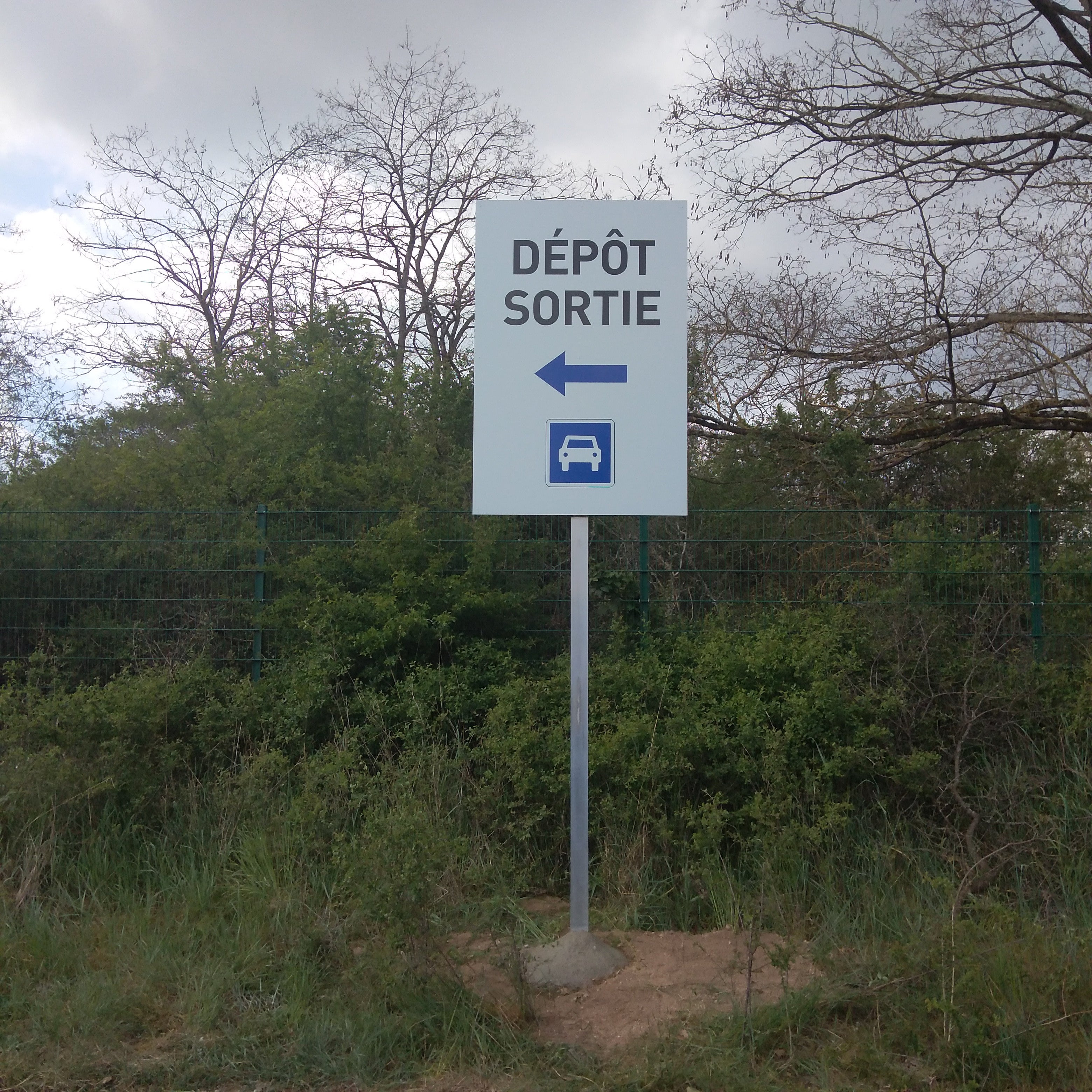 PANNEAUX DIRECTIONNELS - SIGNALETIQUE EXTERIEURE - SIGNALETIQUE ...