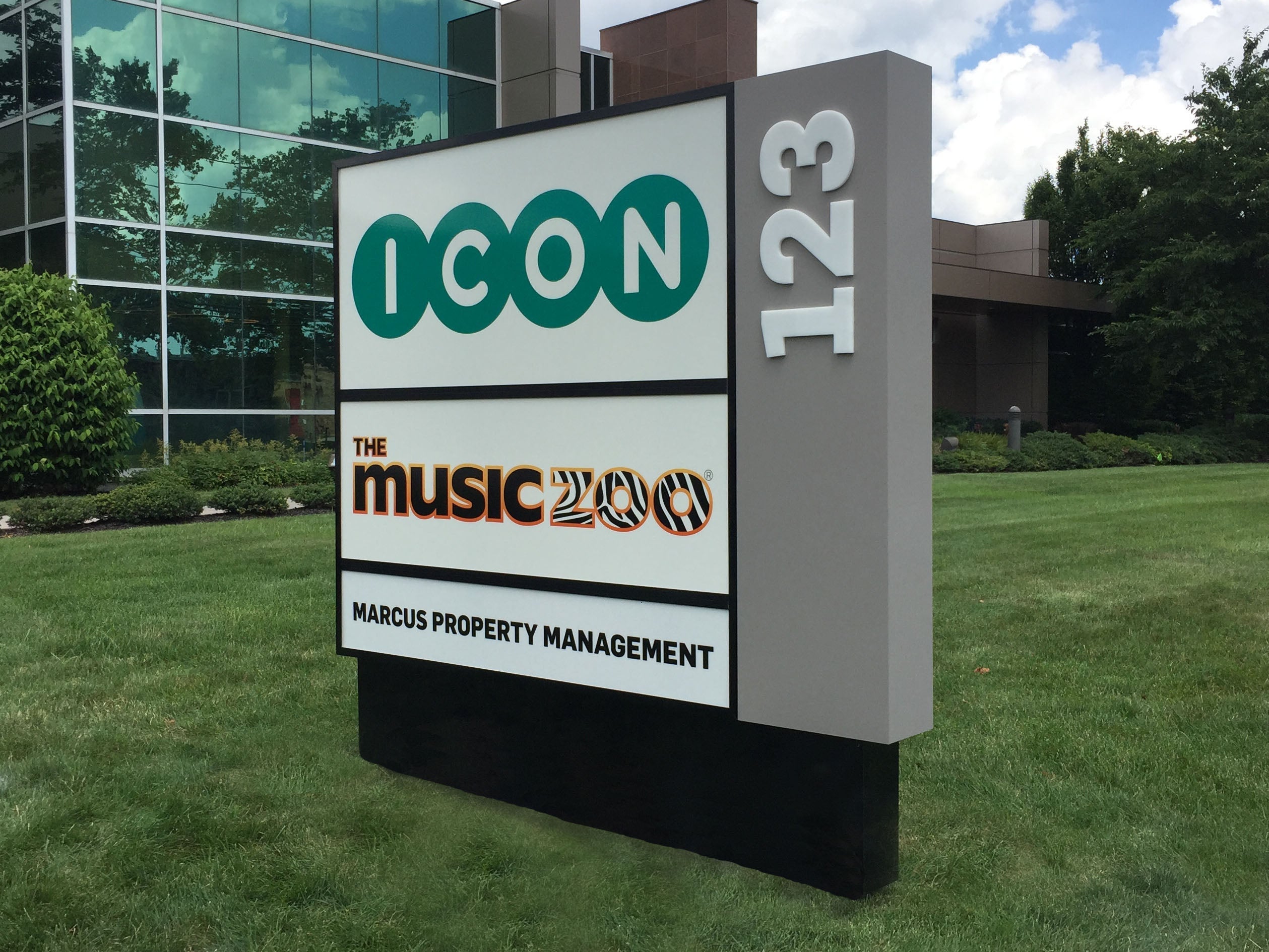 How Do I Choose the Right Signage for My Business?