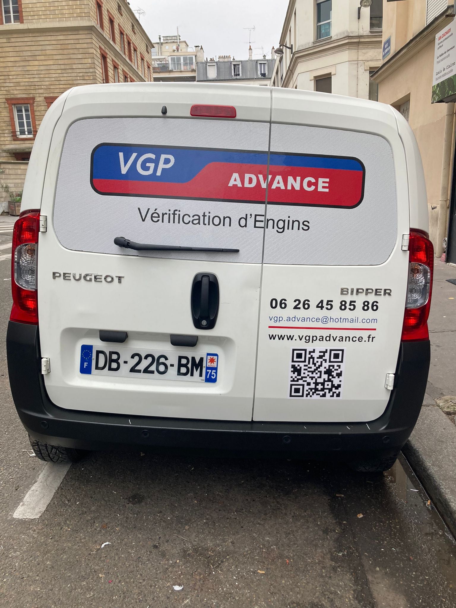 MARQUAGE STICKER SUR VÉHICULE