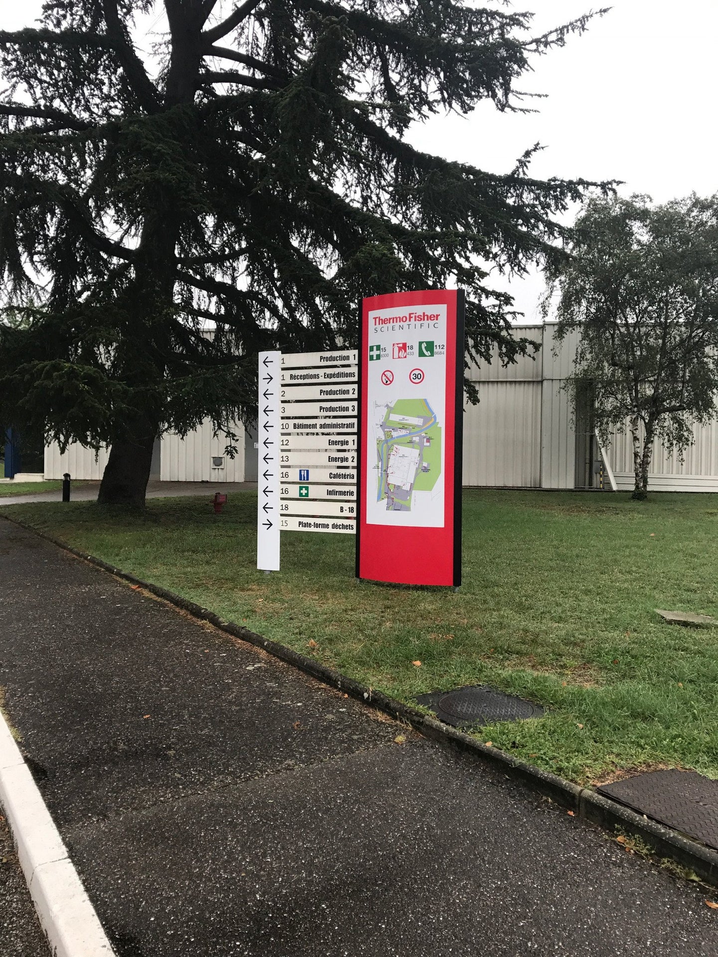 Totem Magasin & Panneau D'Affichage | Signarama