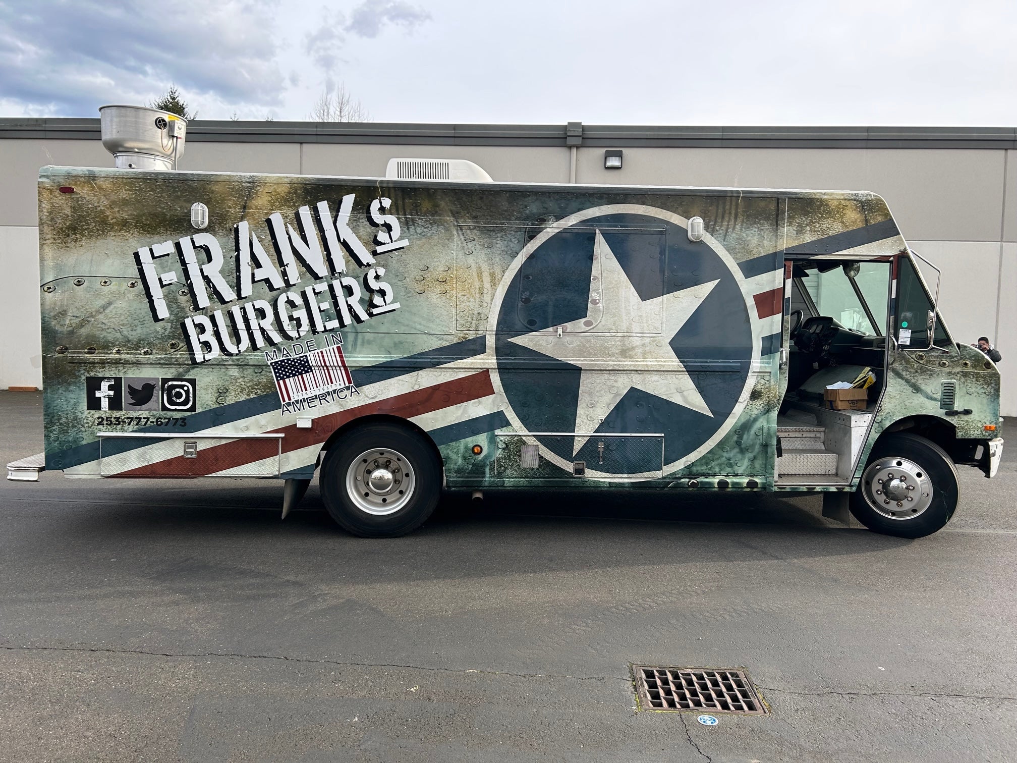 Franks Burgers - Great Look and Great Food