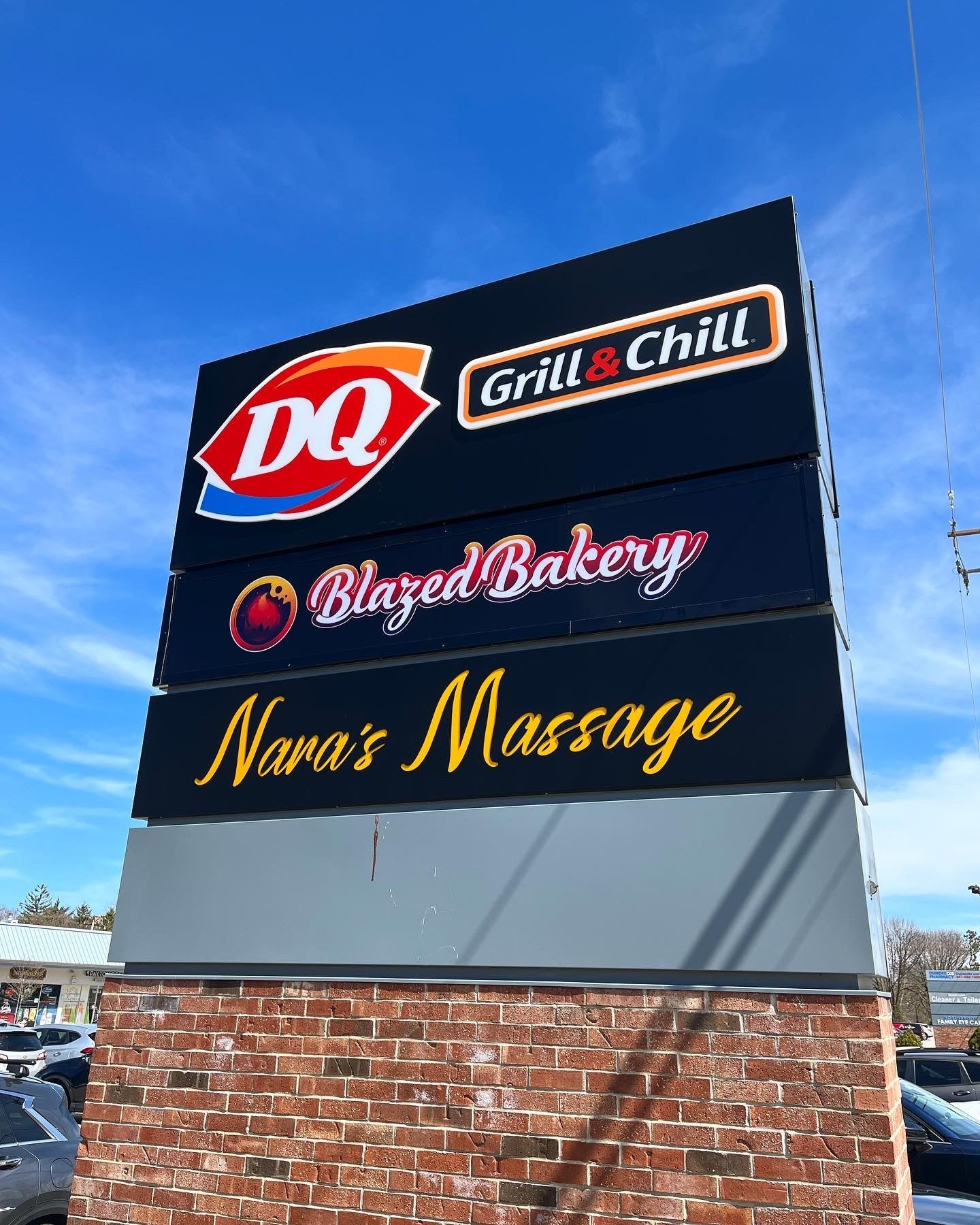 7 Reasons Custom Pylon Signs Work for Small Businesses in Brookfield, CT