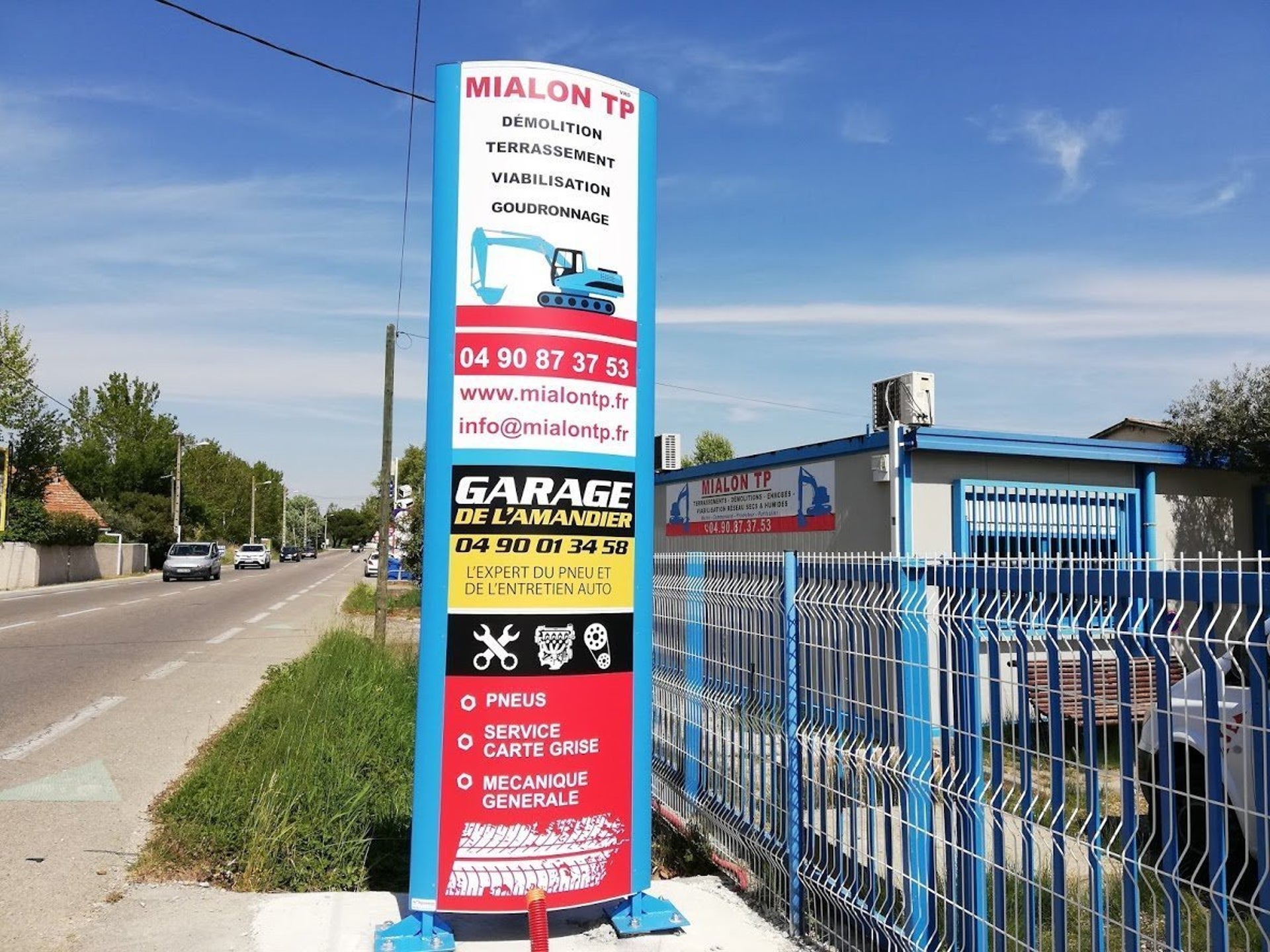 Totem Magasin & Panneau D'Affichage | Signarama